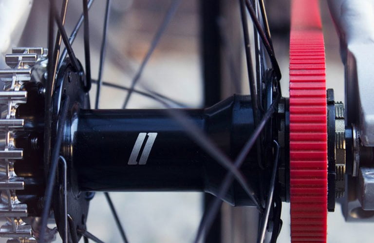 Limited Edition: Schindelhauer Viktor Red Race mit rotem Zahnriemen ...