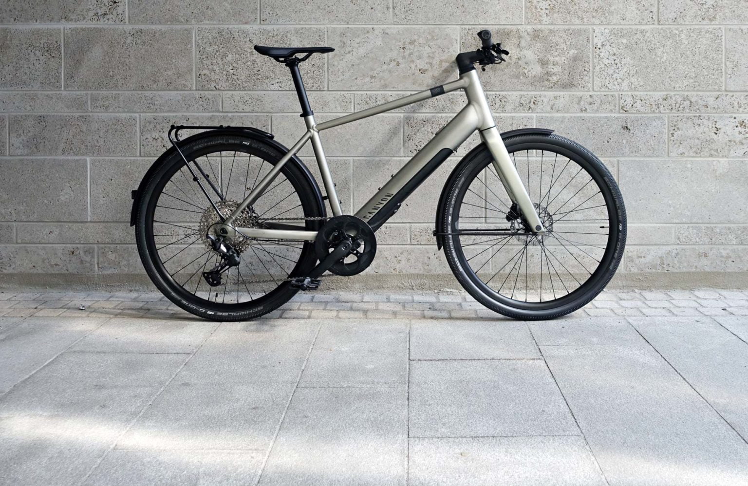 Sporty urban e-bike with full equipment: Canyon's Commuter:ON 7 testet ...