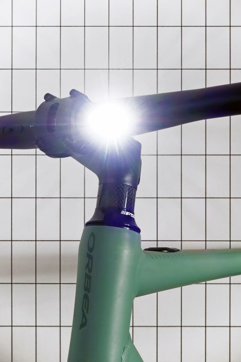Light system for easy retrofitting: LightSkin's LED handlebar and ...